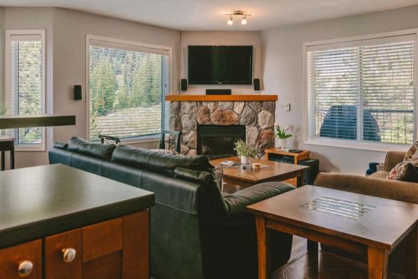 Trailblazers Retreat 3 Bed With Family Games Room - Big White Ski Resort, BC