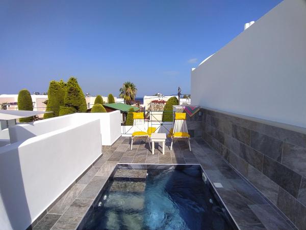 Junior Suite Hot Tub Jacuzzi (Chariot Apartments) - Santorini