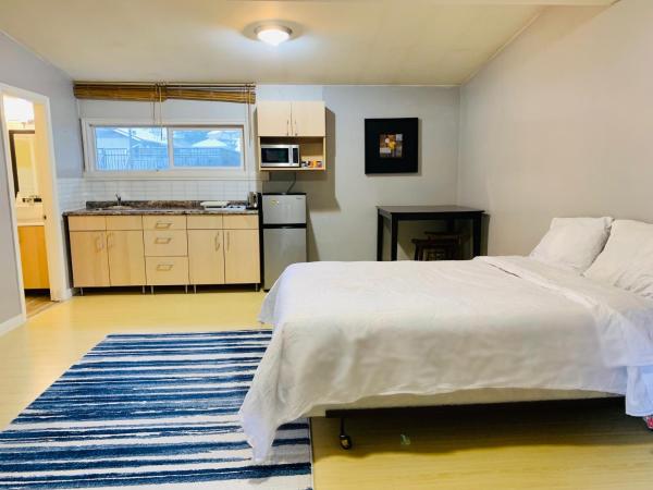 Whole Suite To Yourself At Coquitlam Centre! - Port Coquitlam