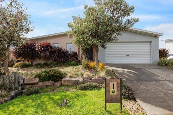 Sea Wave By Ready Set Stay - Byo Linen & Towels - Phillip Island