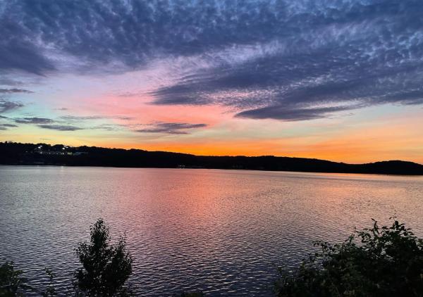 Riverside Retreat Waterfront Guest House - Ocean Beach Park, CT