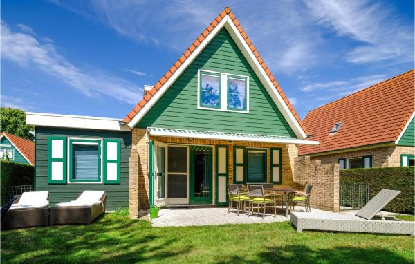 4 Bedroom Cozy Home In Zonnemaire - Brouwershaven