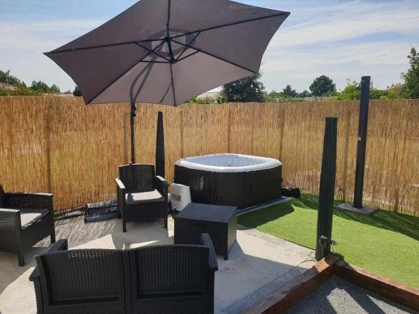 Beau Logement Avec Terrasse, Jacuzzi Et Terrain De Pétanque Privatif à 5 Minutes De La Plage - Biganos