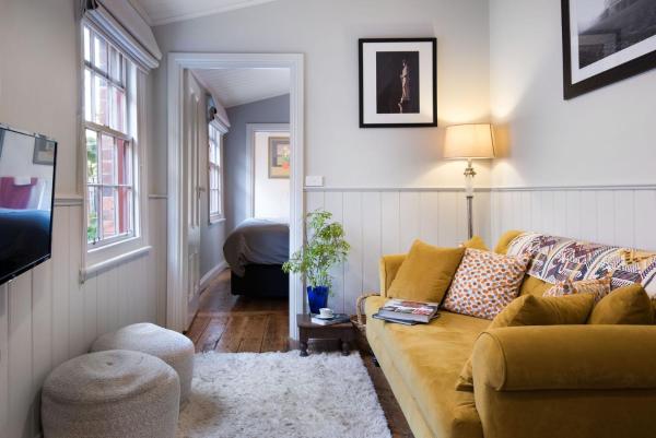 Persimmon ~ Petite Retreat ~ Central Clunes - Clunes