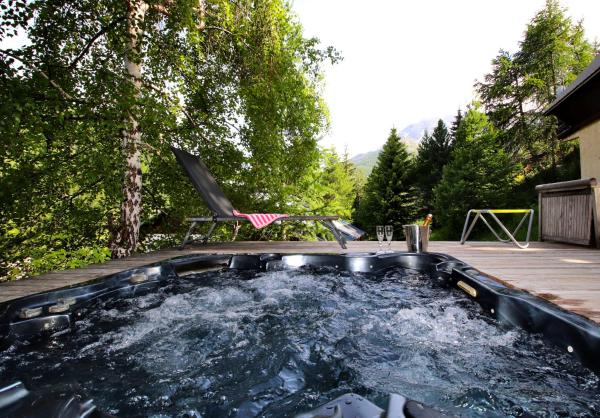 Ski-in/ski-out Chalet, Quiet Location, And Jacuzzi - Ceillac