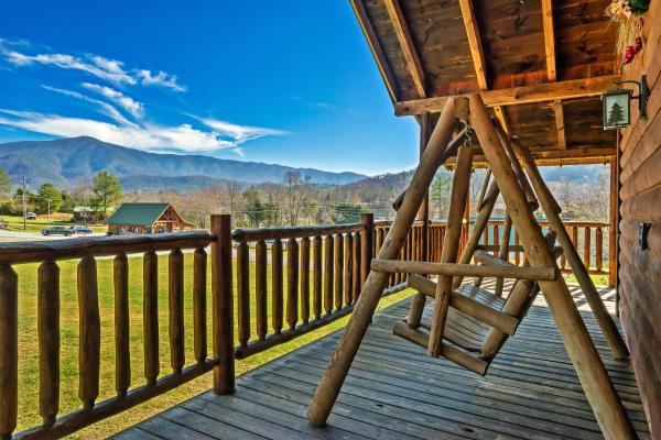 Spectacular Mtns Views With Private Hot Tub With Pool Table And Private Pond - Townsend, TN
