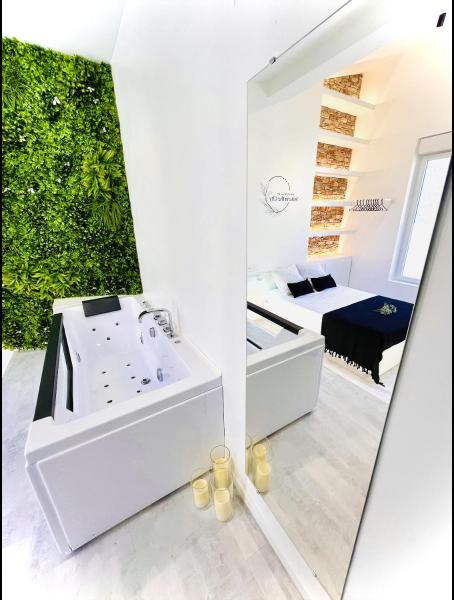 "Suite In The City" Intimiste & Insonorisée - Hyper Centre, Standing, Jacuzzi, Tram, Clim, Wi-fi - Montpellier