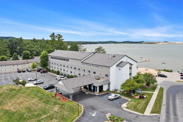 Dunes Waterfront Resort - Pentwater, MI