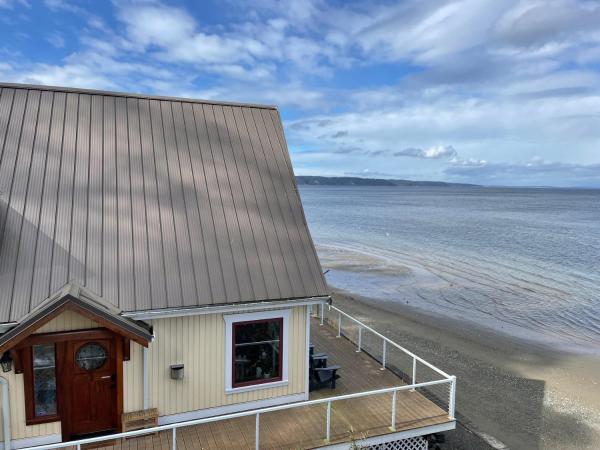 Whidbeybeachhouse, An Oceanfront Getaway On A Private Beach - Whidbey Island, WA