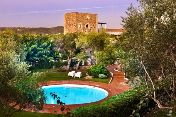 Isa-residence Wityh Swimming-pool Near Porto Cervo And Only 350 Meters From The Beach - Sardinia