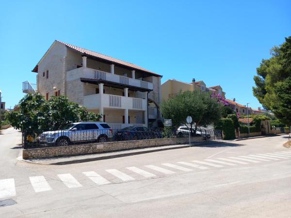 Apartments With A Parking Space Supetar, Brac - 21110 - Supetar