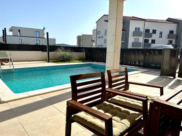 Apartment With Pool Mukalba - Medulin