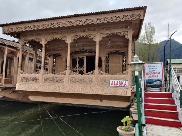 Alaska Group Of Houseboat - Srinagar