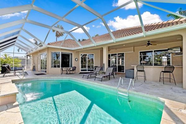 Mile From Beach Access, Spacious And Redone, Heated Pool - Marco Island, FL