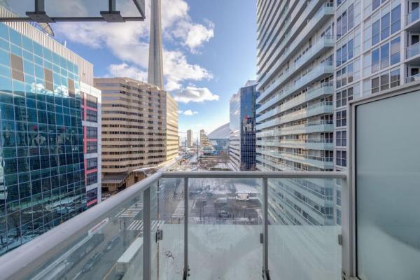 1 Br Furnished Condo With Balcony Across Cn Tower - Toronto