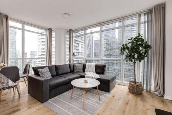 Cozy Downtown 2br Suite Near Cn Tower With Balcony - Toronto