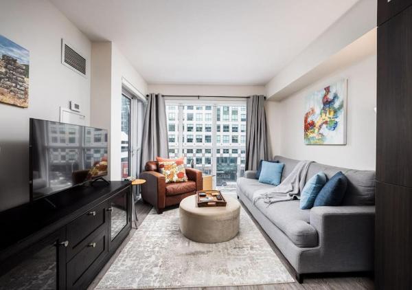 Welcoming Downtown Condo With Wfh Setup Balcony - Toronto