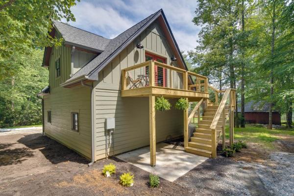 Dog-friendly Mills River Retreat Near Hiking! - Sierra Nevada