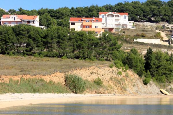 Apartments By The Sea Vlasici, Pag - 9324 - Nin