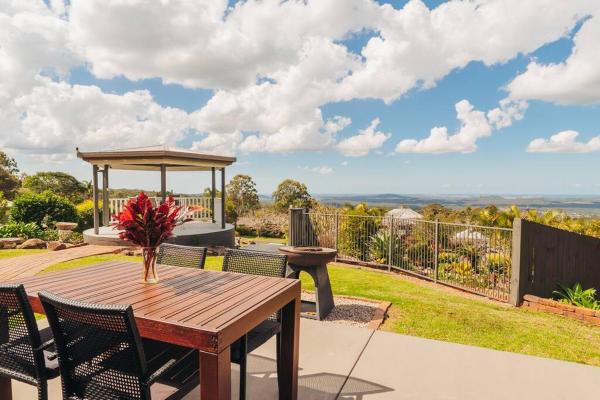 Stunning Home In Mt Mellum With Panoramic Coastal Views - Glass House Mountains