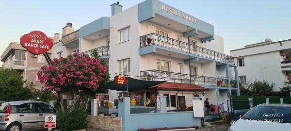 Neşeli̇ Apart Bahçe Cafe - Sığacık