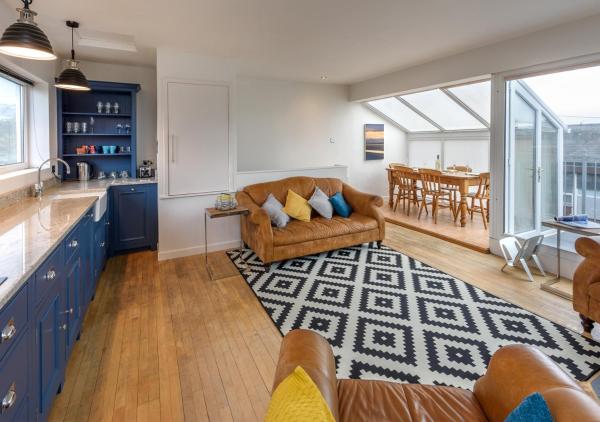 20 Cae Du - Abersoch