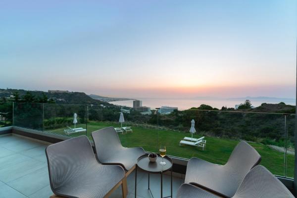 Aquarama Pool Apts. - Rhodes