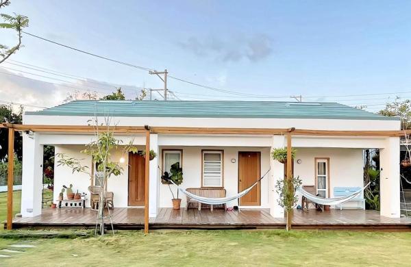 Mooning The Hill - Kaohsiung City