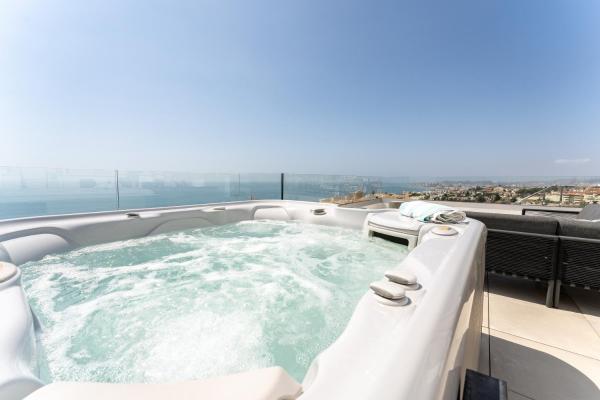 Luxury Penthouse With Rooftop - Fuengirola