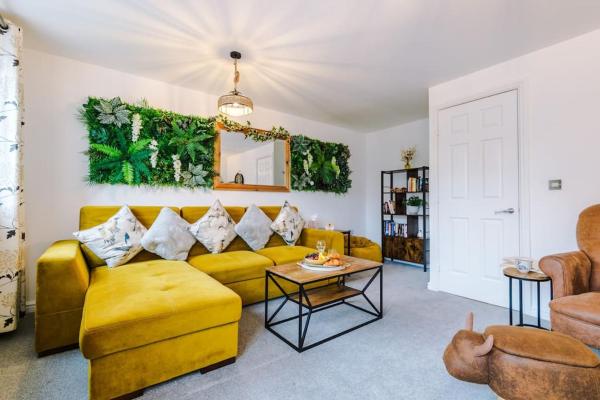 Luxury 3-bed House - Rothwell Gardens - 10mins From Leeds City Centre - Leeds