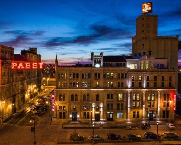 Brewhouse Inn And Suites - Wauwatosa, WI