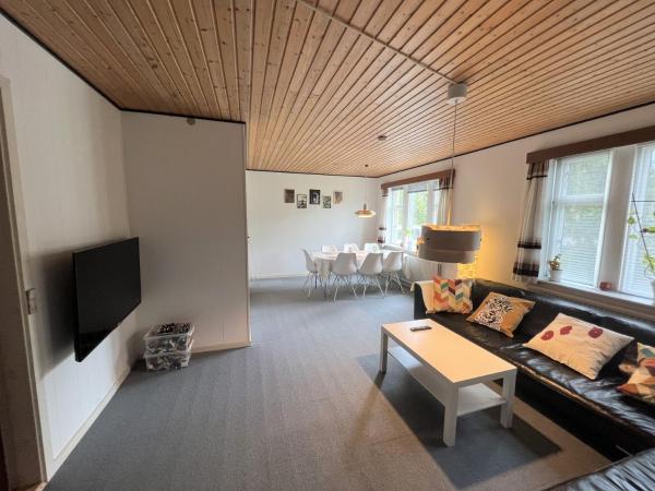 The Yellow House, Beach 5mins Drive, 3br With Free Parking, Fast Fiber Internet - Dänemark