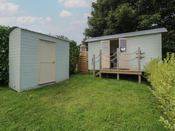 Flora's Hut - Liskeard