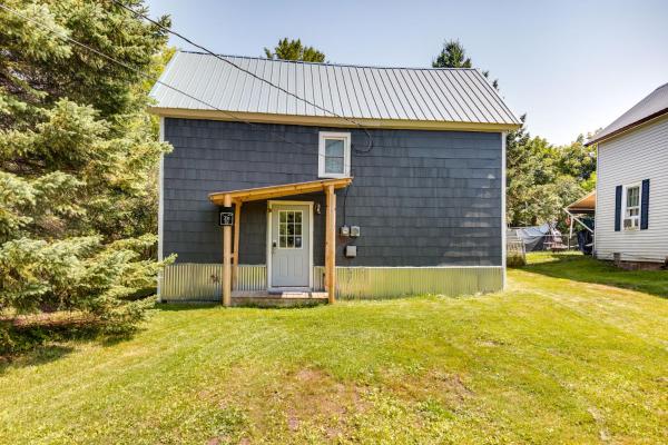 Pet-friendly Michigan Getaway With Porch And Kayaks! - Public Beach, Ontonagon