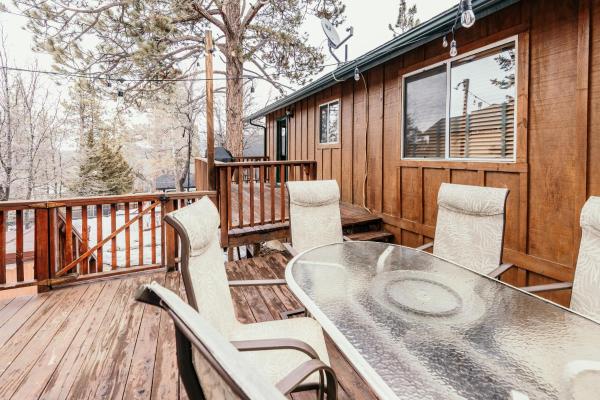 Alameda Landing- Pool Table- Hot Tub- Relaxing Log Cabin - Big Bear Lake, CA