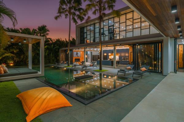 Villa Aless - Designer 4br Villa With Sauna, Jacuzzi, Ice Bath, Gym & Rooftop - Kuta