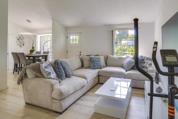 Bbq Ready Retreat With Pool Access In Palm Harbor - Palm Harbor, FL