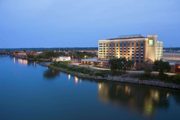 Embassy Suites East Peoria Hotel And Riverfront Conference Center - Peoria, IL
