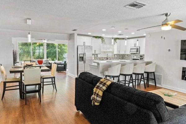 Stadium Sunflower Miramar Home, 3 Bd, 2 Ba - Miramar, FL