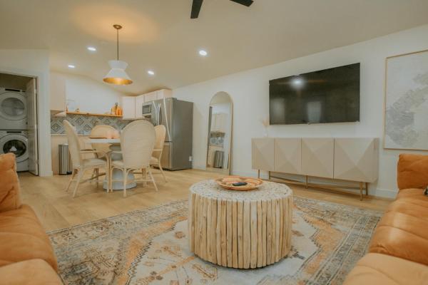 East Downtown Desert Chic Casita-hot Tub-pet Friendly-no Pet Fees! - Albuquerque