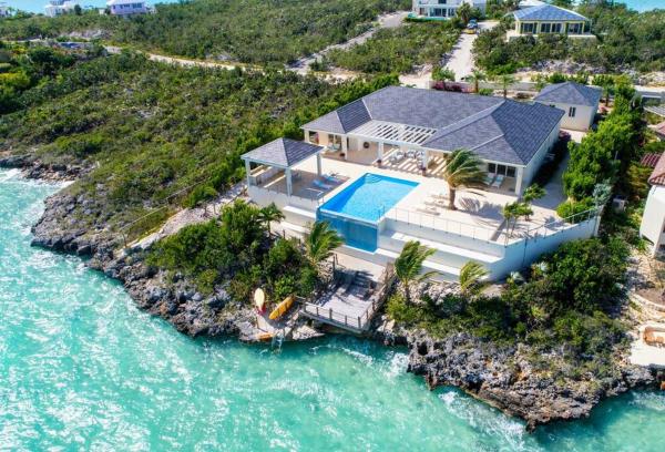 Crystal Blue Water Front Home With Pool - Turks and Caicos Islands
