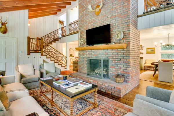 Chic Highlands Cabin Retreat With Deck And Office! - Highlands, NC