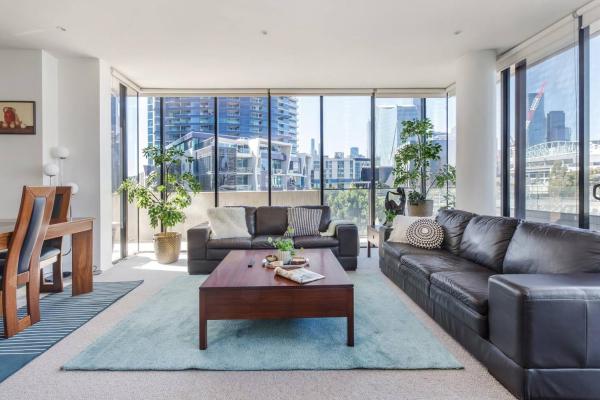'The View At Docklands' Resort Style City Living - Melbourne
