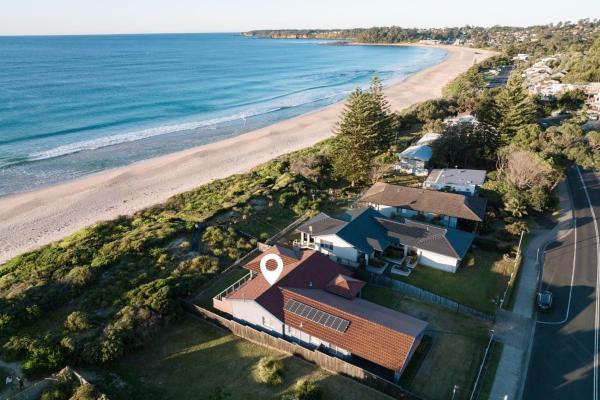 On The Sand At Mollymook Beach - Australie