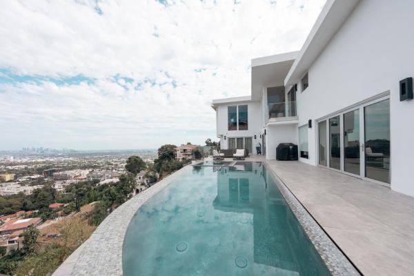 Exclusive Hillside Hideaway-private Room - Los Angeles, CA
