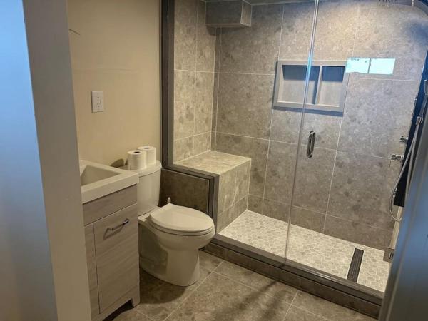 Luxury Waterfront Cottage - Prince Edward
