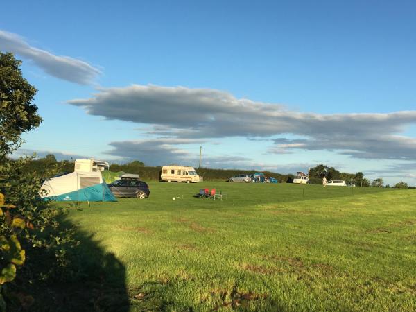 Carreg Y Gwynt Campsite - Touring And Tent Pitches - Aberaeron