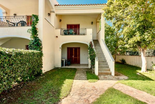 Isa-apartments With Air Conditioning And External Outdoor Space In Budoni, At Only 300 M From The Beach - Budoni