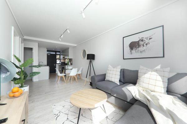 002 Burmesiter On Park- 2 Minute Walk From The Beach - Cape Town