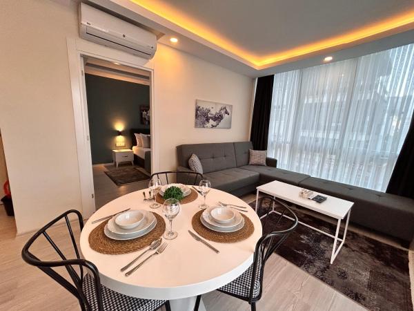 Hadri̇ans Tower - Antalya